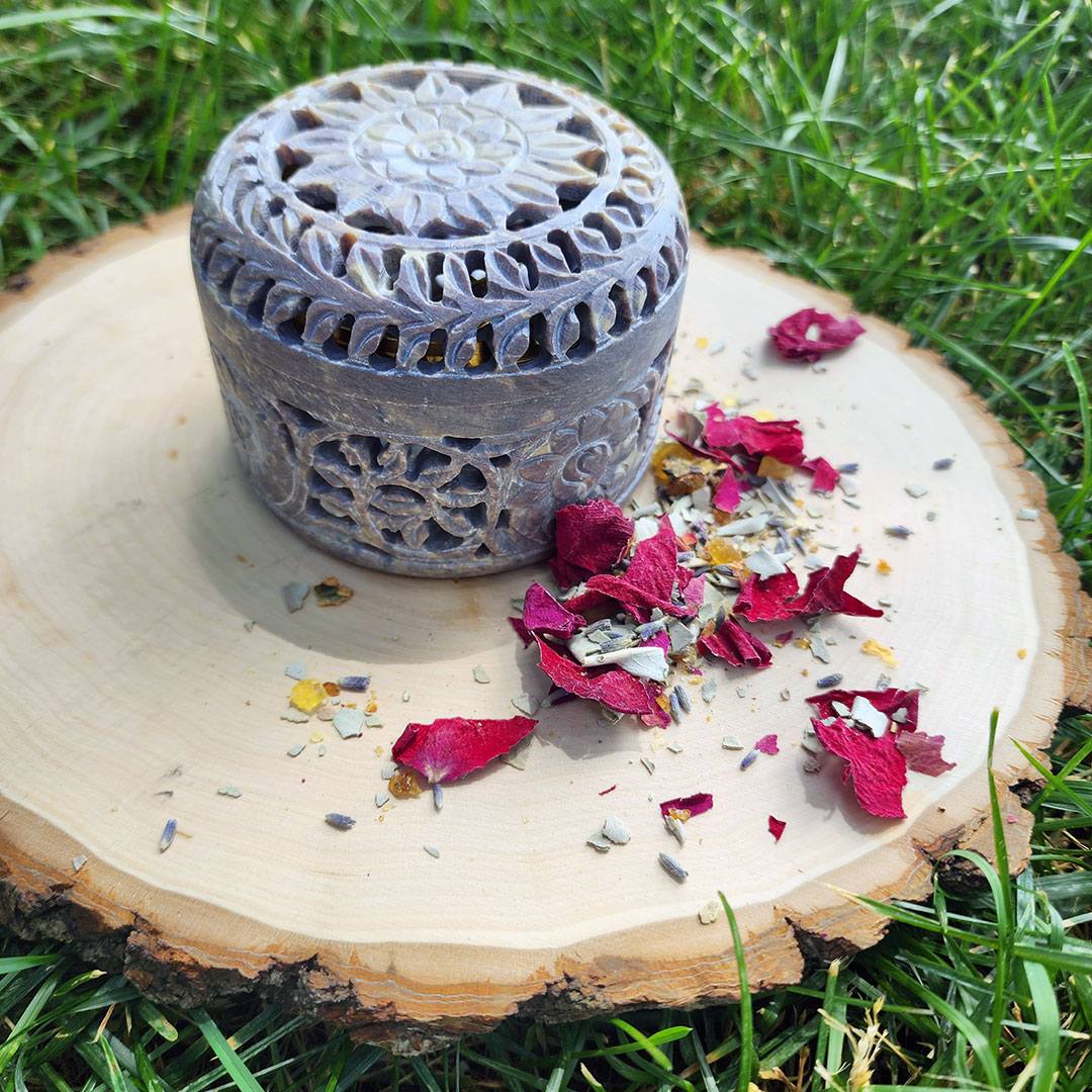 Rose Burner - The Sacred Raven